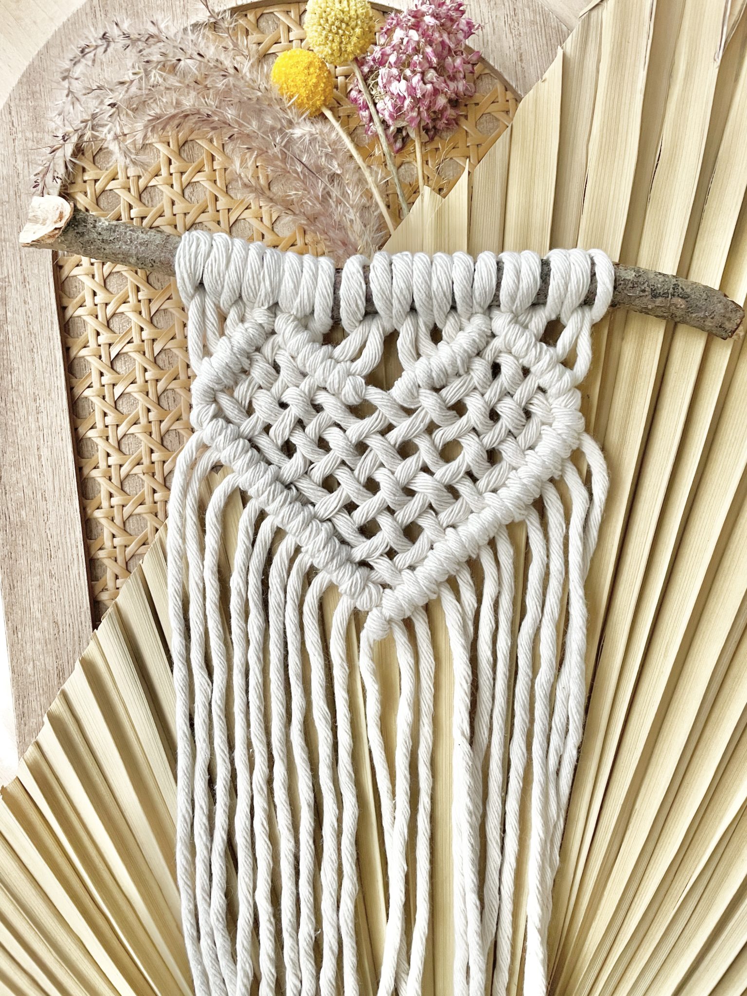 Macrame heart wallhanging - Isabella Strambio Blog