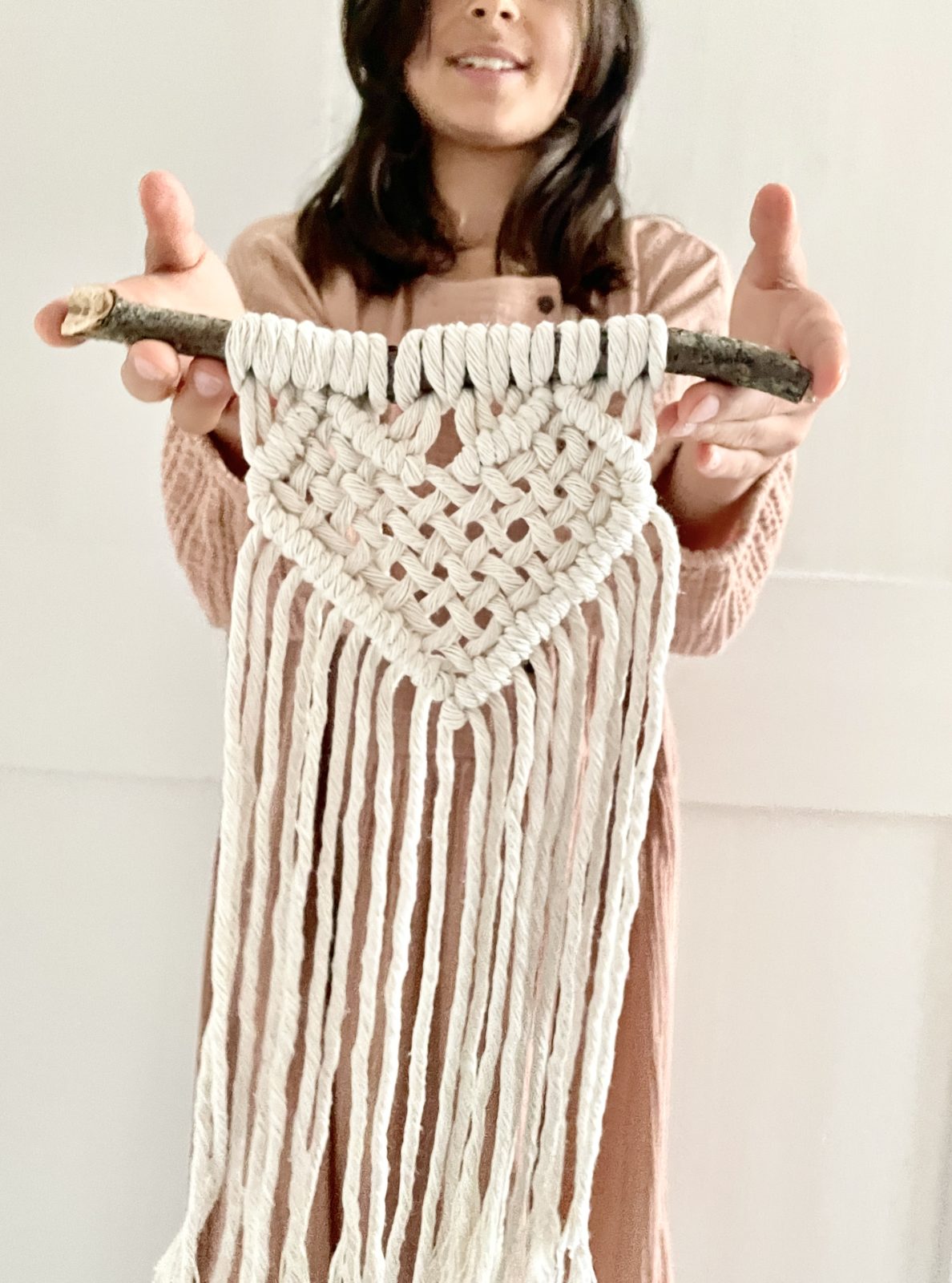 Macrame heart wallhanging - Isabella Strambio Blog