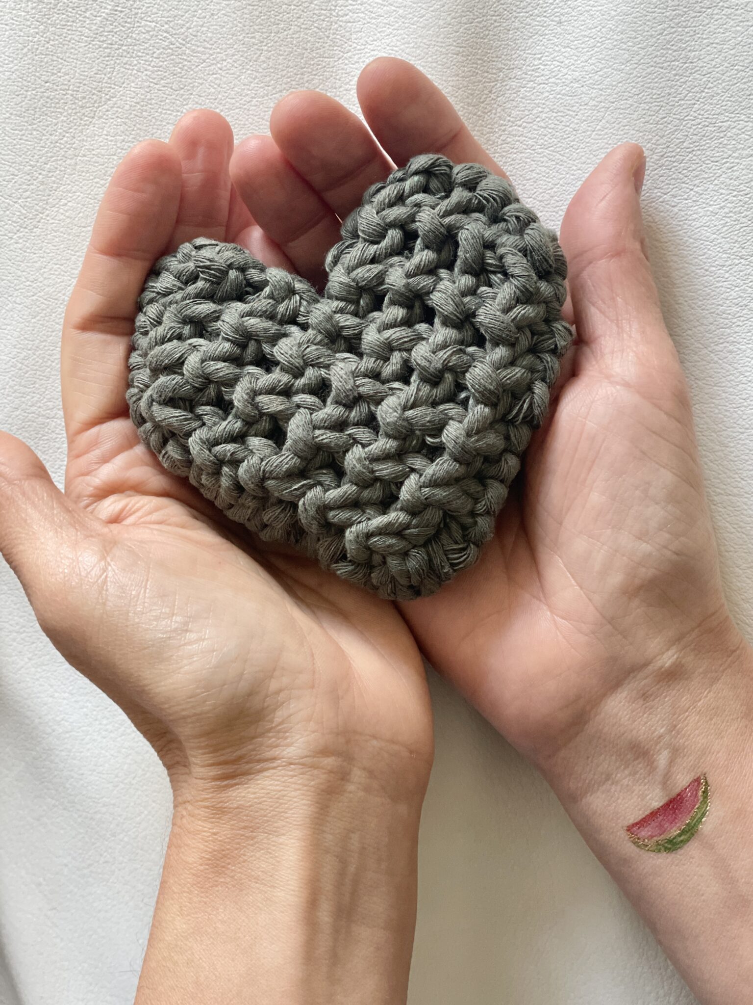 Top 8 Macrame Heart-Shaped Tutorials for Beginners & Pros - Isabella ...