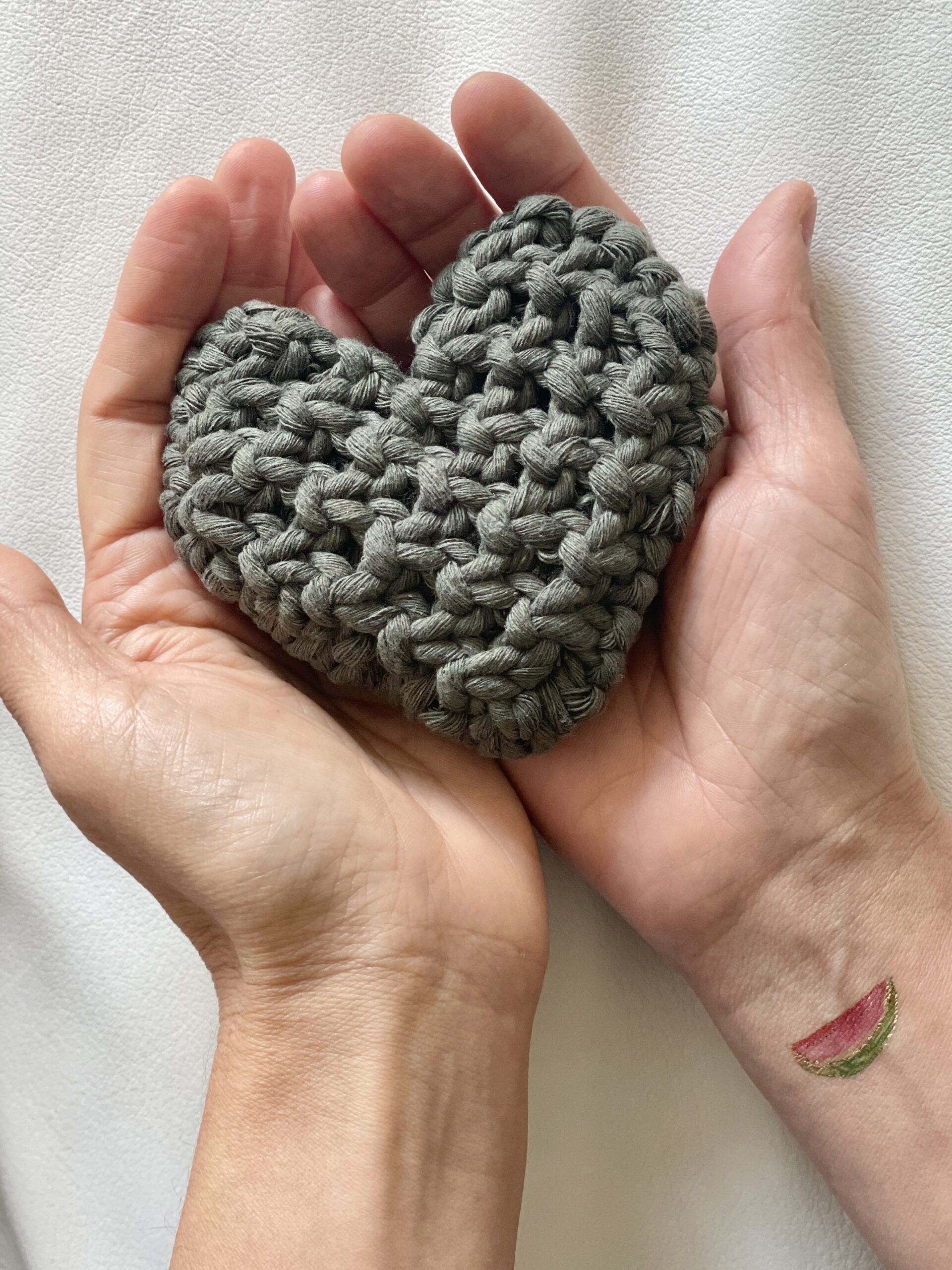 Top 8 Macrame Heart-Shaped Tutorials for Beginners & Pros - Isabella ...