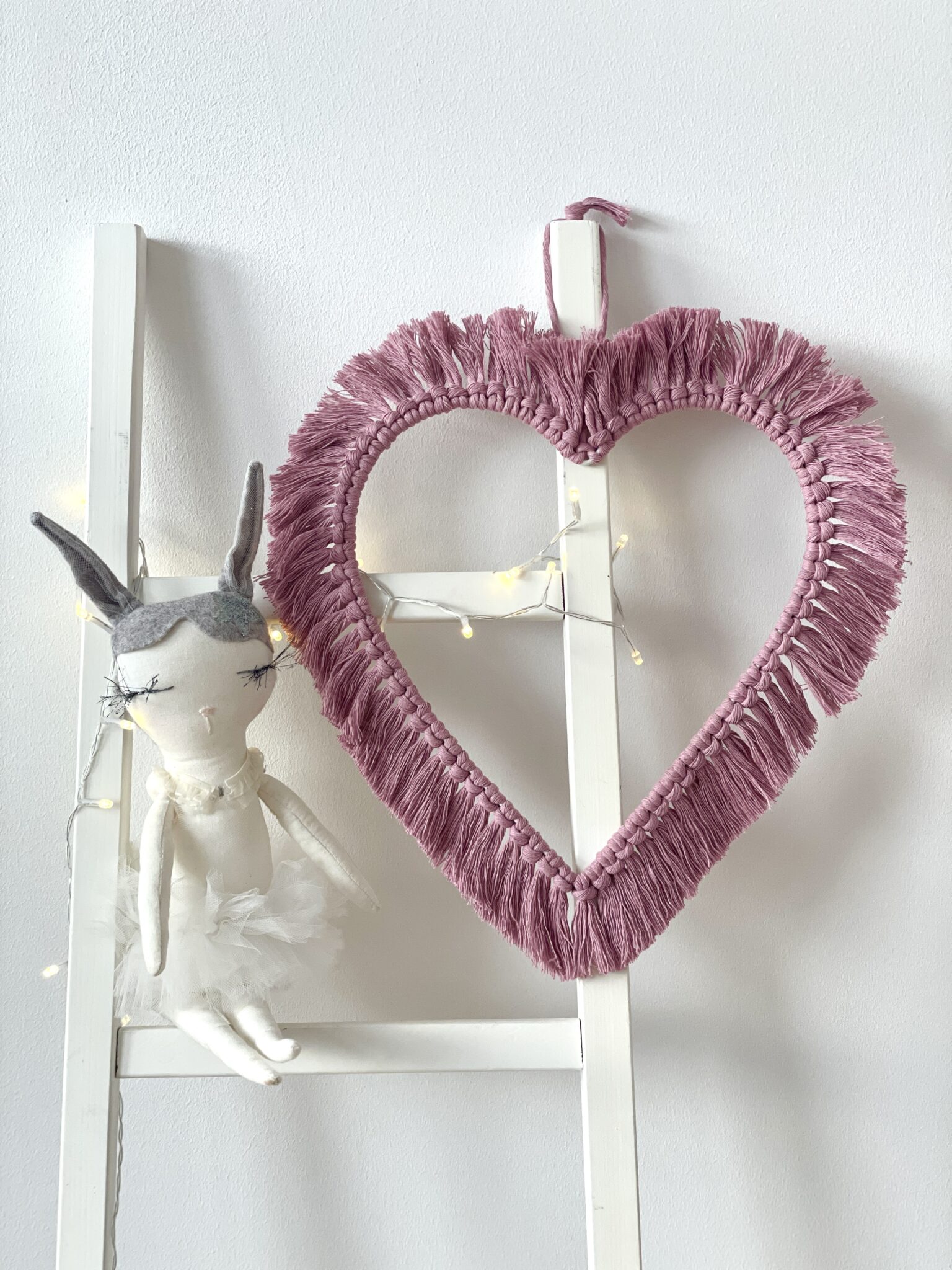 Top 8 Macrame Heart-Shaped Tutorials for Beginners & Pros - Isabella ...